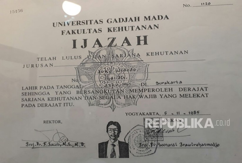 Rektor UGM Ditantang Pamerkan Ijazah Jokowi | Bagynews.com